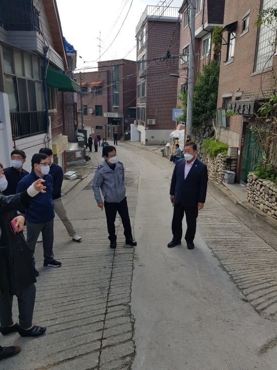 시사프리신문 강북구의회 이상수 의원 골목길 교통안전문제 해결” 앞장